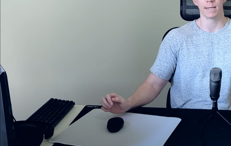 How to Keep Hands Warm While Gaming? - GamingProfy